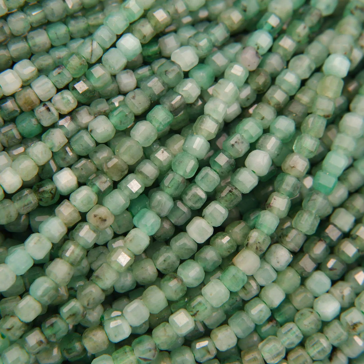 Emerald · Microfaceted · Cube · 2.5mm | Beads | Tejas Beads